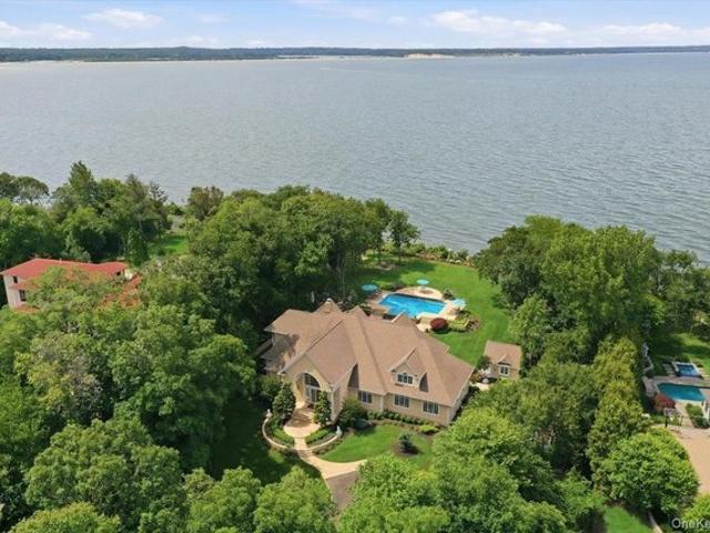 14 Woodcock Ln, Old Field, NY 11733