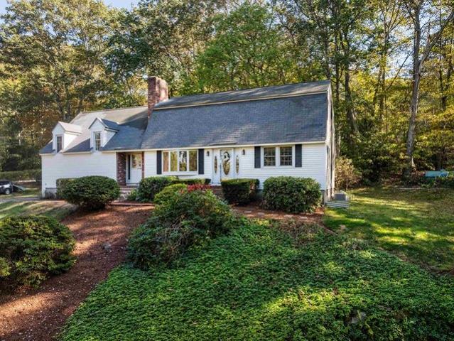 14 Woodland Rd, Windham, NH 03087