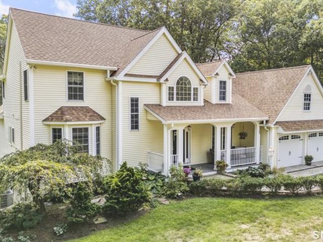 14 Wychwood Ln, Oxford, CT 06478