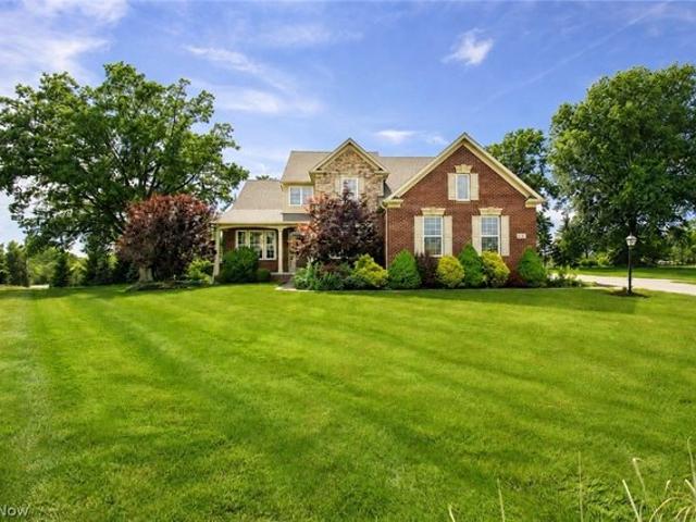 14 Yorkshire Dr, Aurora, OH 44202