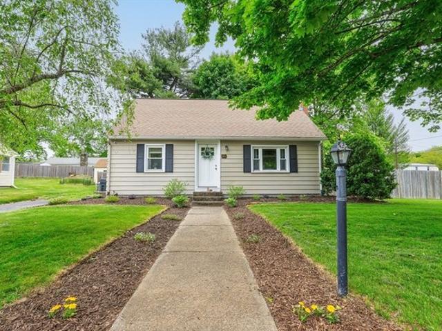 14 Amherst St, Grafton, MA 01536