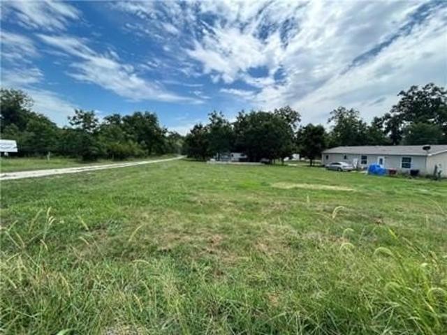 14 and 18 Cedar Dr, Linn Valley, KS 66040