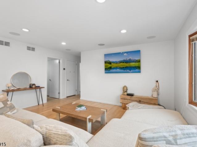 14 Andrew Ct, Bloomfield, NJ 07003 | MLS #4011 | Compass