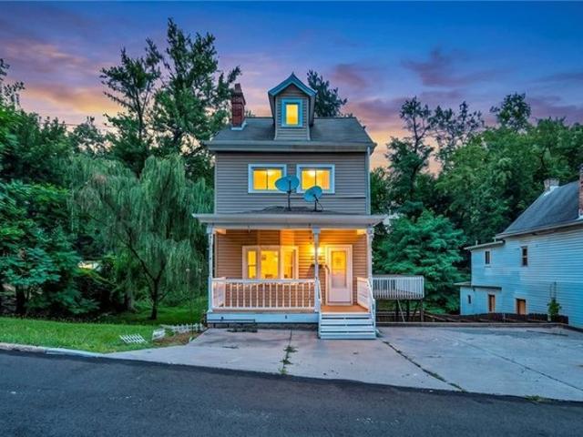 14 Arnold St, Pittsburgh, PA 15205
