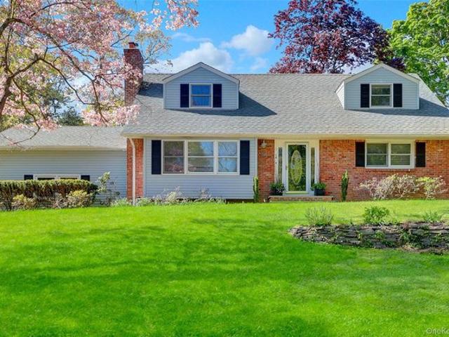 14 Archer Dr, Stony Brook, NY 11790