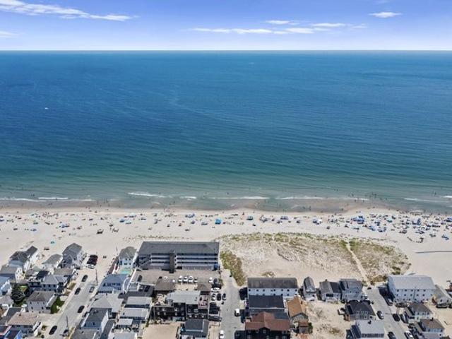 14 Atlantic Ave Unit 8, Hampton, NH 03842