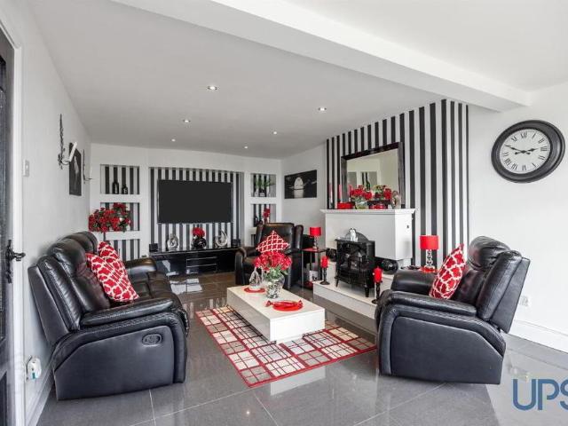 14 Ballycolin Road, Belfast, BT17 0NN