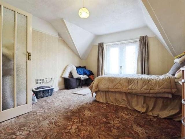 14 bed house for sale