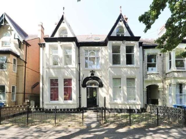14 bed house for sale