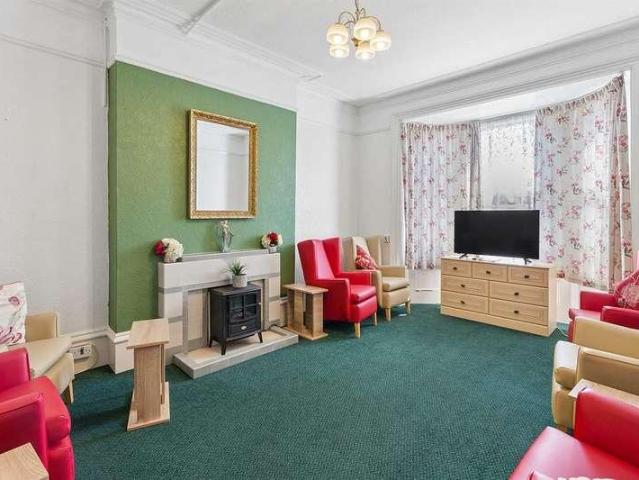 14 bed house for sale
