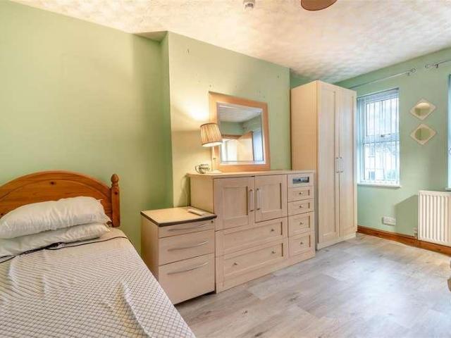 14 bed house for sale