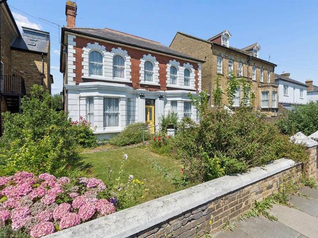 14 bedroom detached house for sale