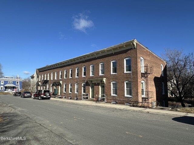 14 bedroom, Pittsfield MA 01201 102670524