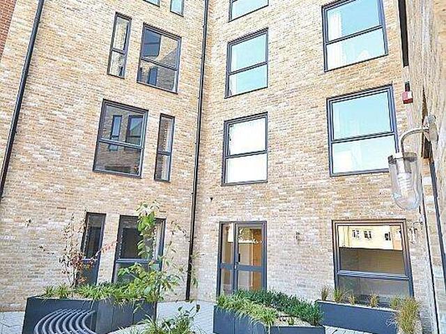 14 Bedroom Studio Flat