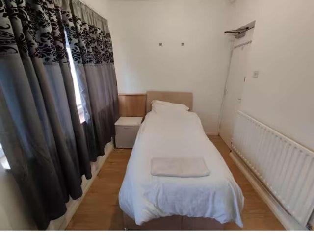 14 Bedroom Shared Living/roommate London London 101269155