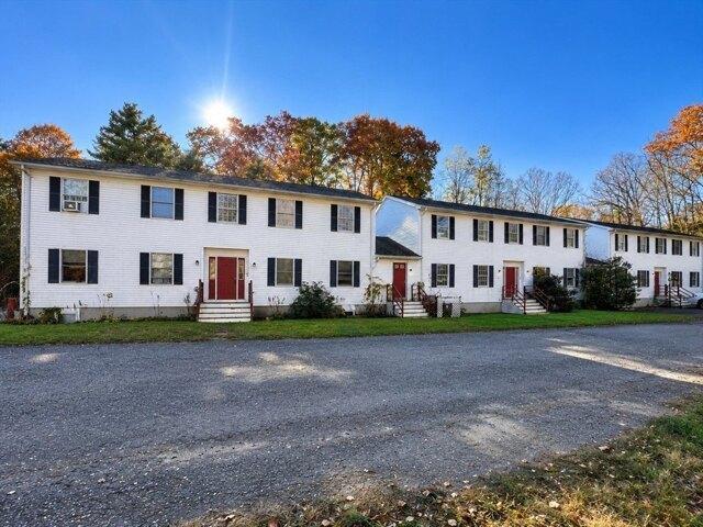 14 bedroom, Warren MA 01585 105115722