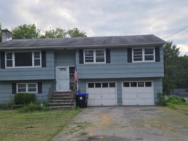 14 Bellmore Dr, Poughkeepsie, NY 12603