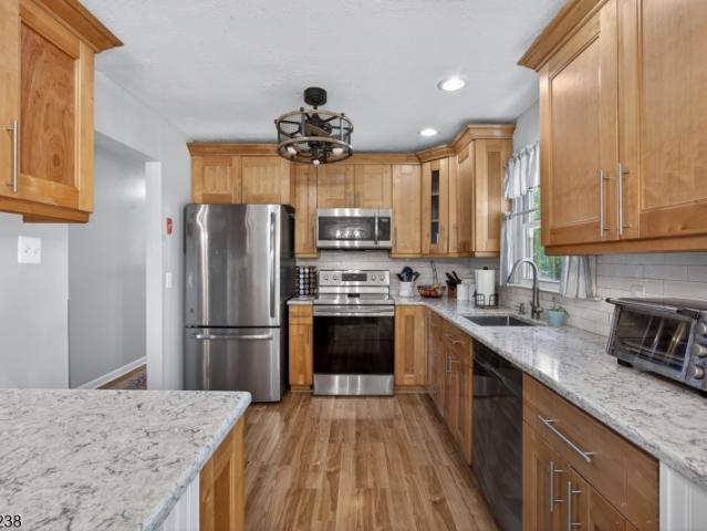 14 Bettino Dr