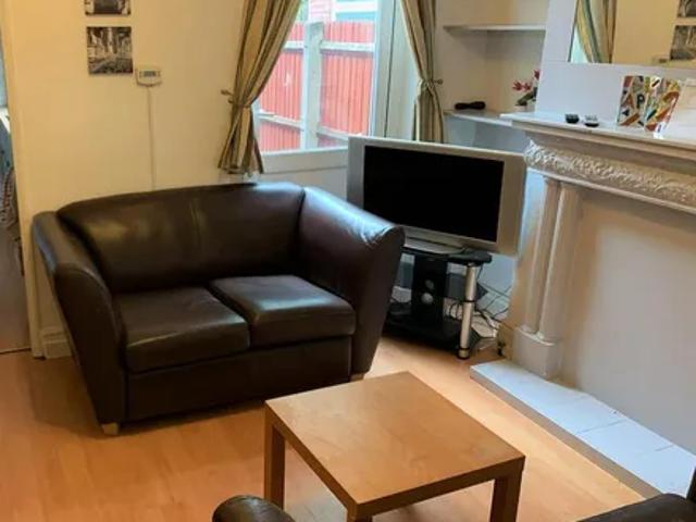 14 Blossom Avenue, Metchley, B29 7AG, United Kingdom | 4 bed townhouse for rent #35230311 | Rentberry