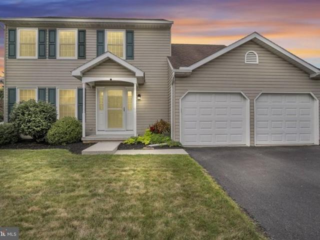 14 Blue Spruce Dr, Enola, PA 17025