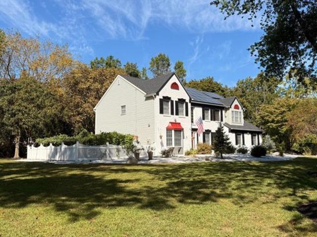 14 Brookside Ct, Cranbury, NJ 08512