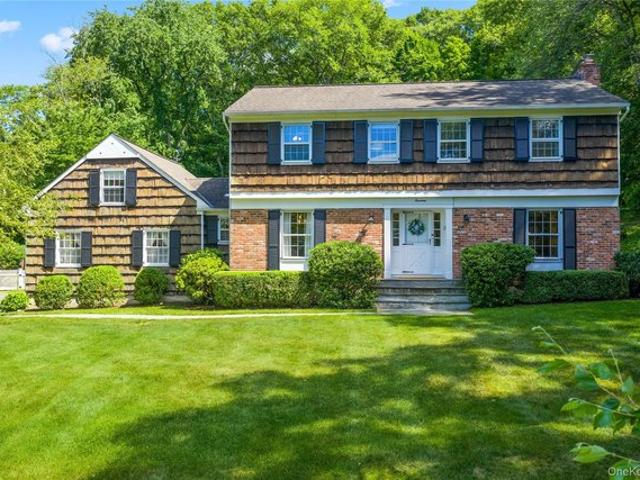 14 Briarwood Ln, Pleasantville, NY 10570