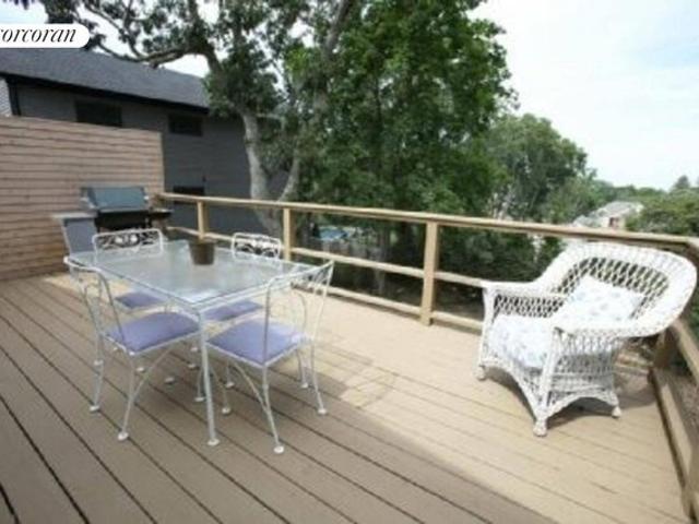 14 Carver St, Sag Harbor, NY 11963