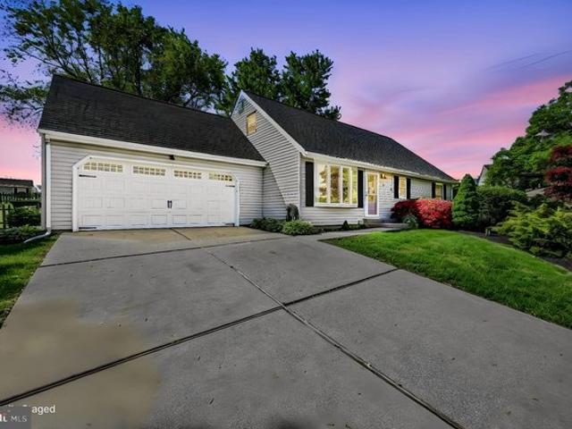 14 Carousel Ct, Wilmington, DE 19808
