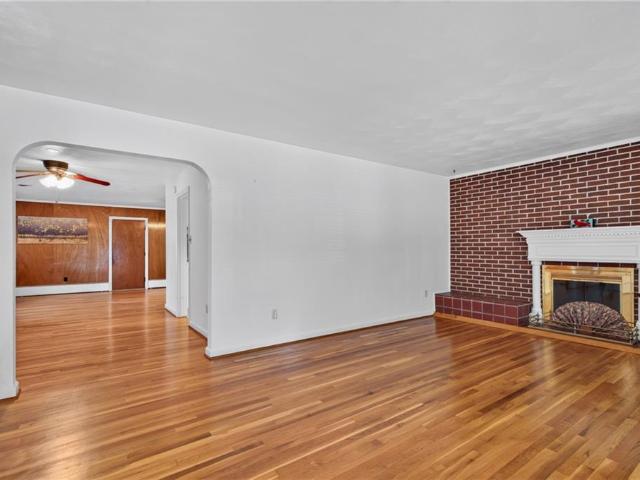 14 Charlton DR