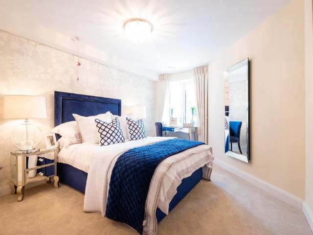14 Churchfield Road, Walton on thames. 2 bed retirement property to rent £4,475 pcm £1,033 pw
