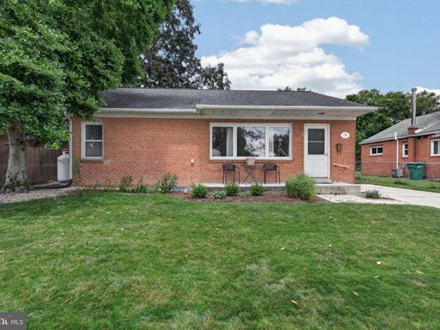 14 Country Club Pl W, Camp Hill, PA 17011