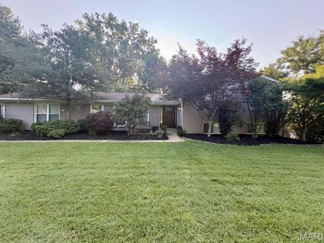 14 Country Fair Ln, Creve Coeur, MO 63141