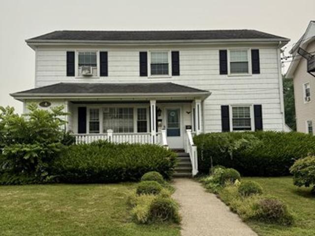 14 Cleveland St, Danbury, CT 06810
