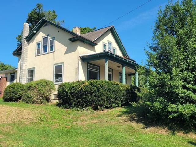 14 Club Rd, Oley, PA 19547