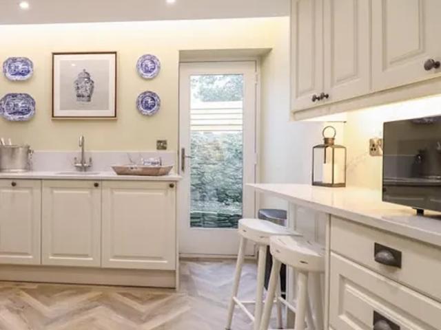 14 Crown Lane | Studio townhouse for rent #165119054 | Rentberry