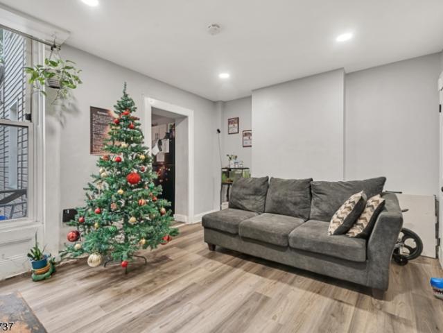 14 Crown St, Bloomfield, NJ 07003 | MLS #4020