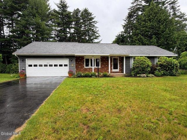 14 Crownwood Ln, Queensbury, NY 12804