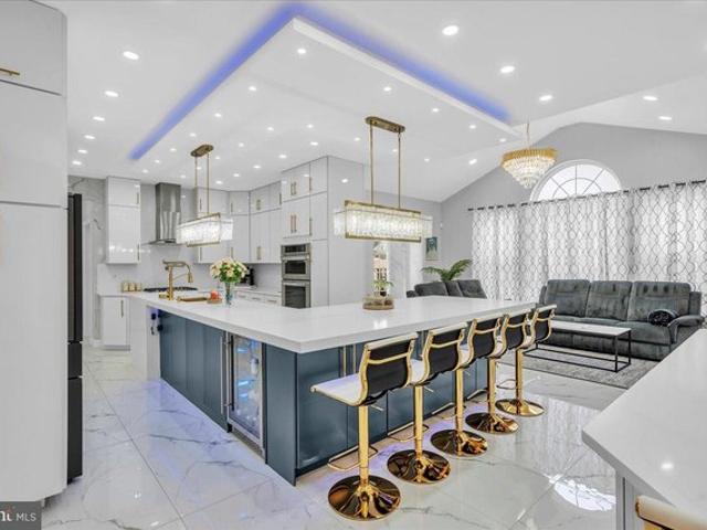 14 Crofton Chase Ct, Marlton, NJ 08053