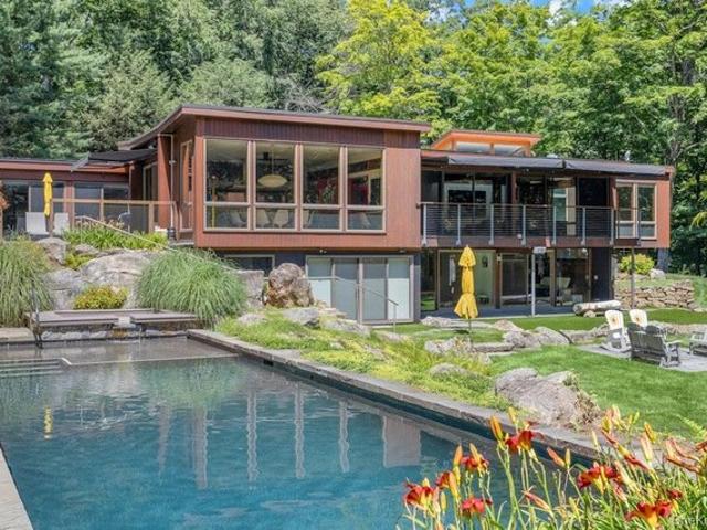 14 Cradle Rock Rd E, Pound Ridge, NY 10576