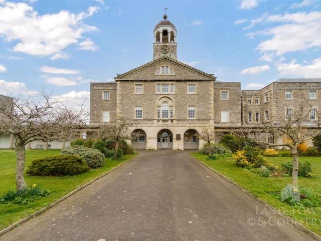 14 Craigie Drive, Plymouth PL1 2 bed apartment to rent £1,195 pcm £276 pw