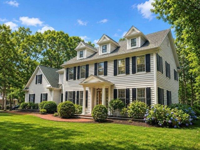 14 Crescent Way, Shelter Island, NY 11964
