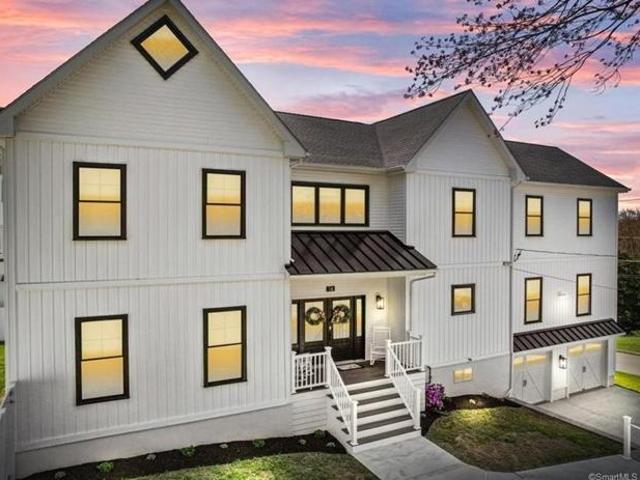 14 Crest Pl, Milford, CT 06460 in Milford, Connecticut