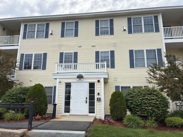 14 Crestview Cir Unit 160, Londonderry, NH 03053