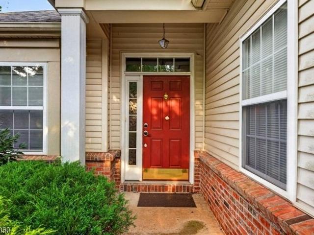 14 Daulton Dr, Franklin Twp, NJ 08873