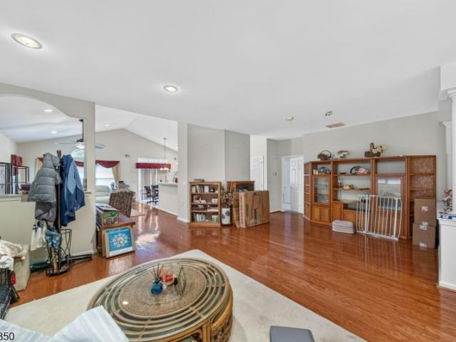14 Daulton Dr