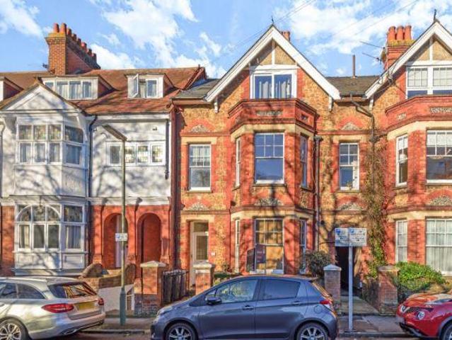 14 Dene Road, Guildford GU1 Studio to rent £1,000 pcm £231 pw