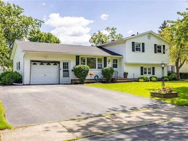 14 Debby Ln, Rochester, NY 14606