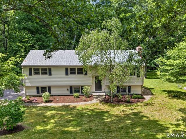 14 Deerfield Dr, Newtown, CT 06482