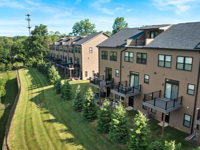 14 Diana Lane