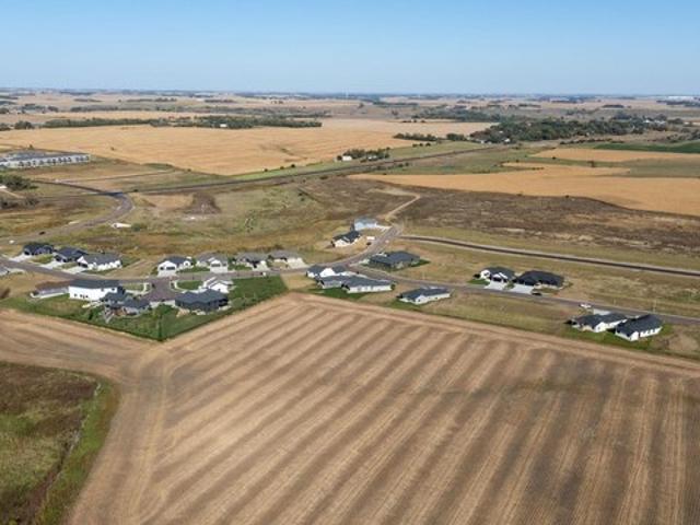 14 Dortoka Ave, Hartford, SD 57033
